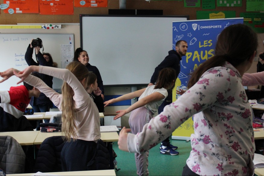 De l'activité physique en classe entre le français et les maths : la ...