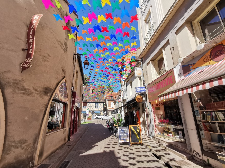 De nouvelles rues de la ville vont être concernées par les décors ...
