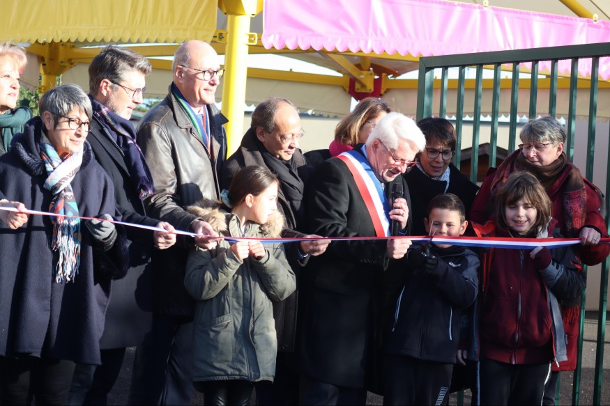Nouvelle cour à l'école, micro-crèche : double inauguration à Prémilhat - RJFM Hits & News ...