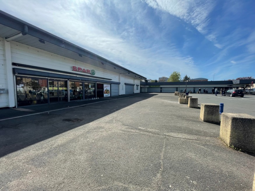 Quel avenir pour le centre commercial de Fontbouillant? - RJFM Hits ...